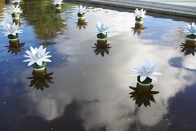 Contemporary memorial trees and custom remembrance projects | Unique ...